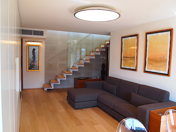 Un dúplex moderno y atemporal, diseñado por el interiorista Jordi Batlle